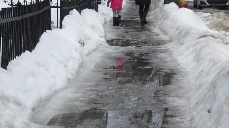 Maintaining Sidewalks and Parking Lots - FSI Landscape Supply